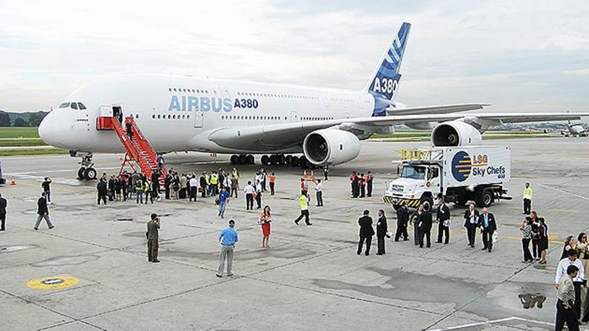 Veja fotos do primeiro vôo do A-380 no Brasil