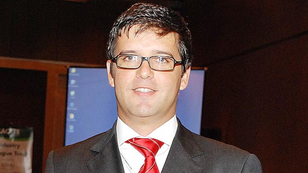 Douglas Simões ingressa na carreira pública